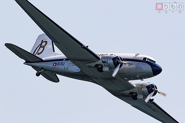 特徴のなさこそ傑作の証 千葉に舞った名機DC-3、82年目の「デファクトスタンダード」 | 乗りものニュース