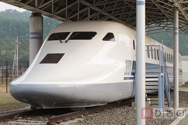 【今日は何の日？】新幹線「300X」が日本国内最速の443km/hを記録 | 乗りものニュース
