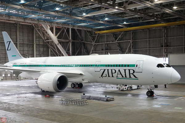 JALグループ新国際線LCC「ジップエア」機内初公開 LCCでもフルフラット席あり B787-8 | 乗りものニュース