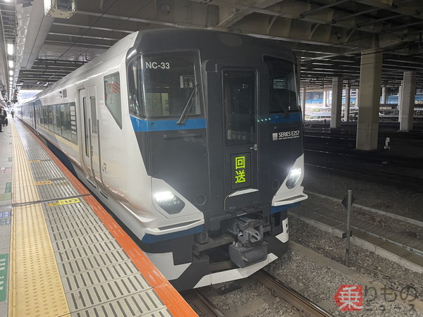 高崎線に「踊り子」がなぜ？ 2種類の「E257系」登場にファン驚き 真相は | 乗りものニュース