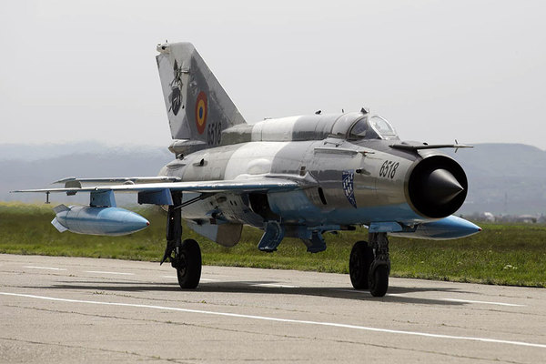 画像ギャラリー | ルーマニアMiG-21 最終飛行終え退役へ 今後はアメリカ製戦闘機に一本化 | 乗りものニュース