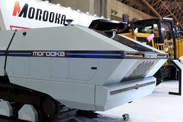 建機＝黄色って誰が言った？ 特撮っぽさ満載のナゾ車両を作ってしまった老舗メーカーの狙い | 乗りものニュース