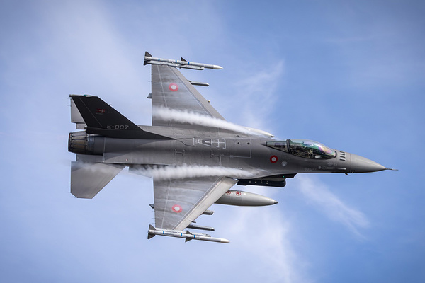 米国はゴーサイン！ アルゼンチンへのF-16導入あと一歩 ただし経済状況はヤバすぎる!! | 乗りものニュース