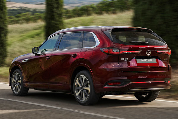 マツダの新型「3列SUV」でた！ ついに5m級 驚異的パワー!? 「CX-80」欧州で世界初公開 これ日本に来るのか!?