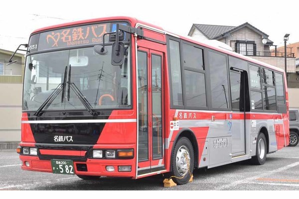「名鉄電車っぽい」路線バス登場！ 名鉄バスが9500系デザインに変身 車内もひと工夫 | 乗りものニュース