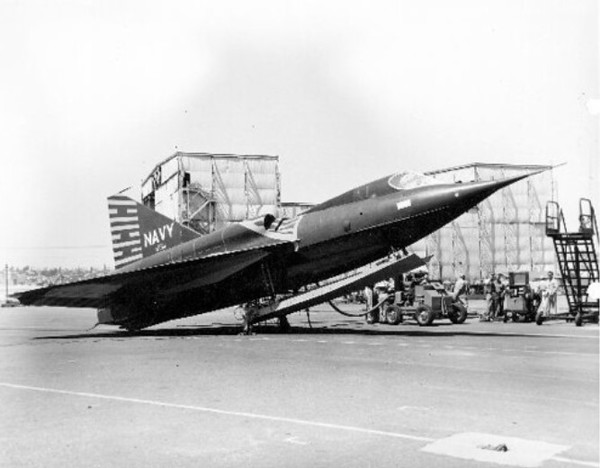画像ギャラリー | 「水上ジェット戦闘機」なぜ作ったし!? 米試験機F2Y「シーダート」の初飛行日 -1953.1.14
