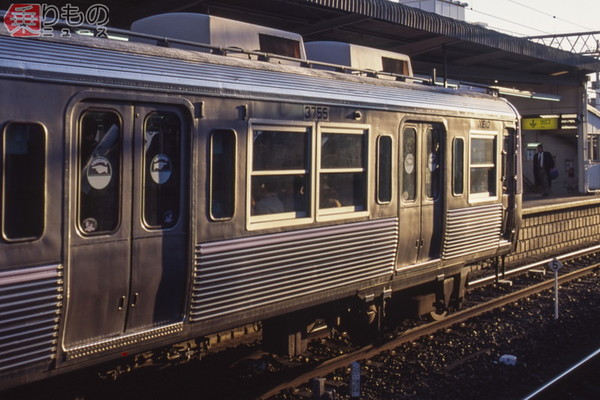 画像ギャラリー | 片扉の狭幅車体にゴツいブレーキ… 京王井の頭線3000系“追憶の初期型”はいま、北陸で最後のとき | 乗りものニュース