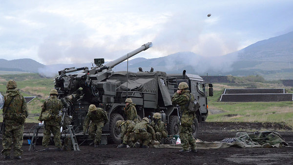 画像ギャラリー | “新車だ！” 陸自期待の新装備「19式装輪自走155mmりゅう弾砲」実戦部隊に初配備 | 乗りものニュース